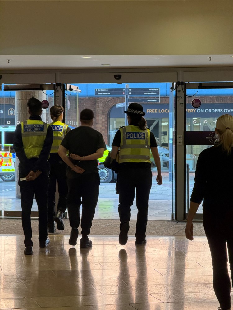 Shoplifter snared by neighbourhood officer | Cambridgeshire Constabulary